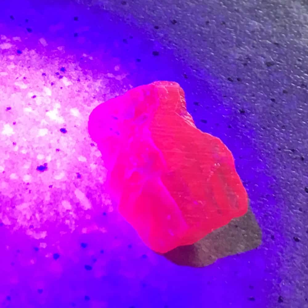 Fluorescence in Ruby | Rainbow Sapphire™
